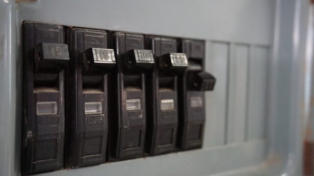 Determining the Right Wire Size for 15 Amp Breakers – Mister Sparky of ...